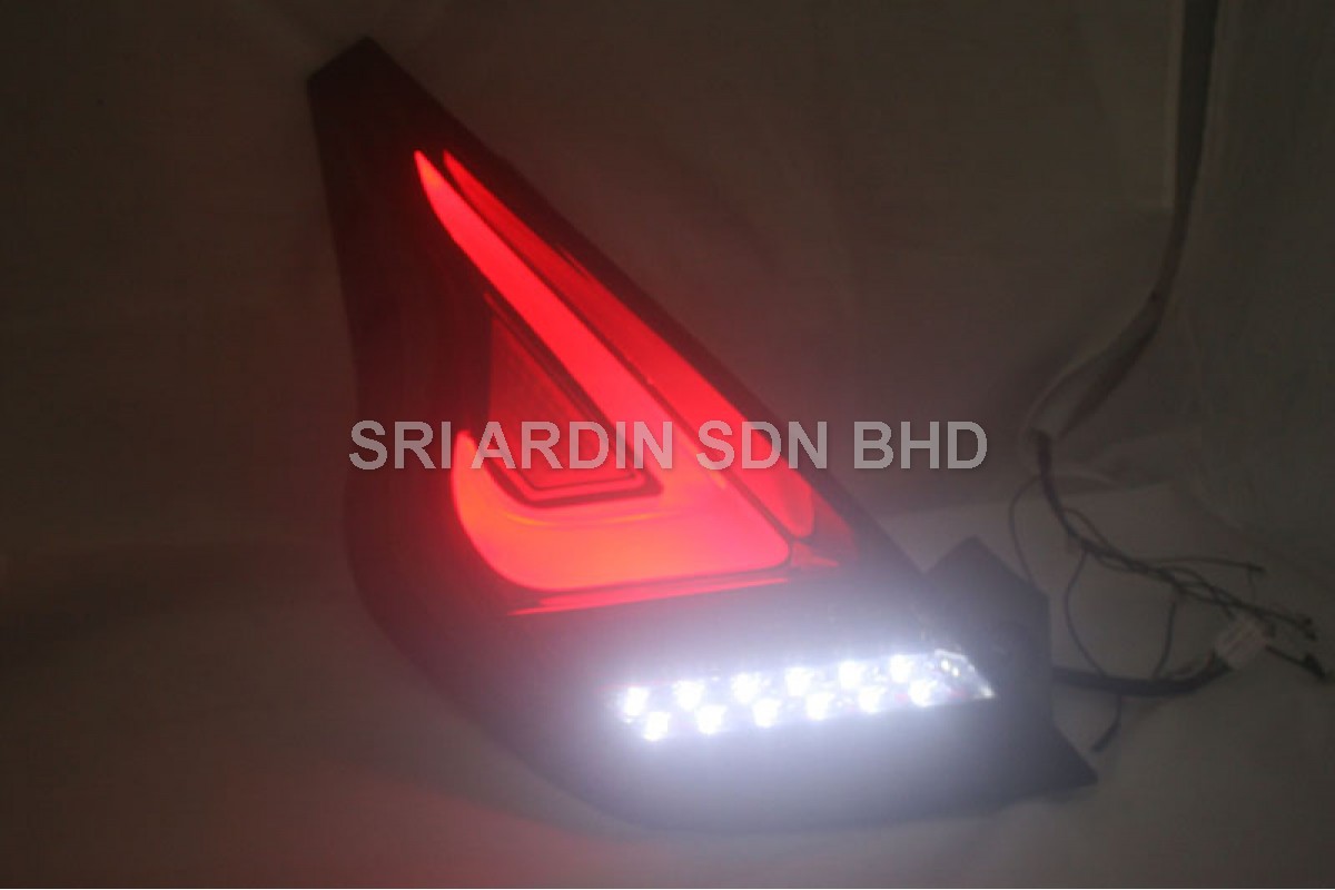 Toyota Prius C 11- Smoke Light Bar LED Tail Lamp